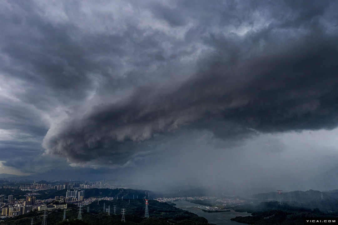 [In Photos] Clouds Sweep Shenzhen Before Typhoon Higos Makes Landfall