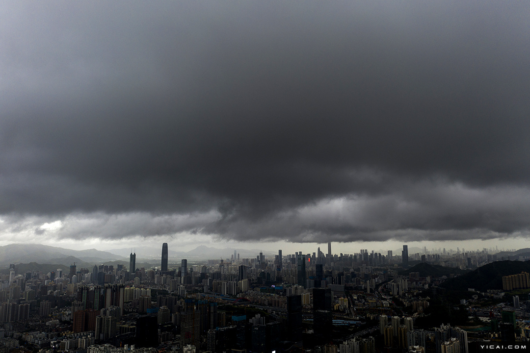 [In Photos] Clouds Sweep Shenzhen Before Typhoon Higos Makes Landfall