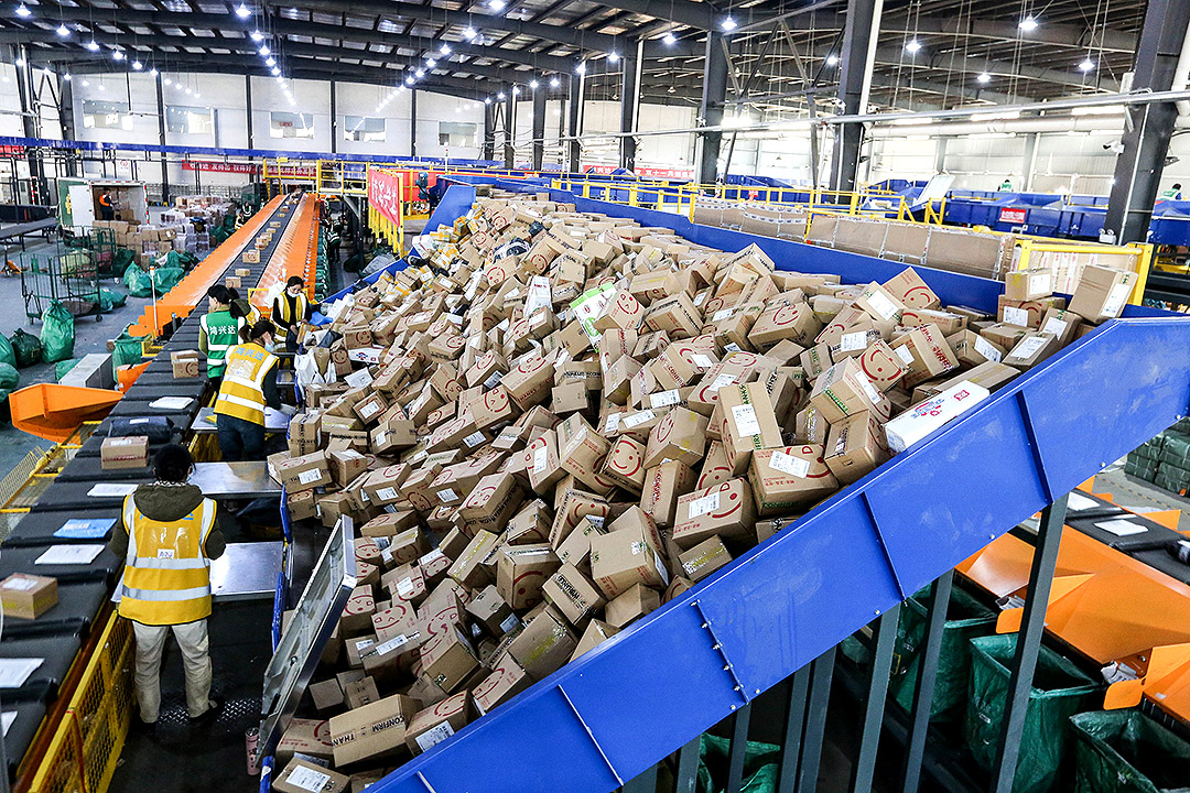 [In Photos] China’s Couriers Handled Record 675 Million Parcels on Nov. 11