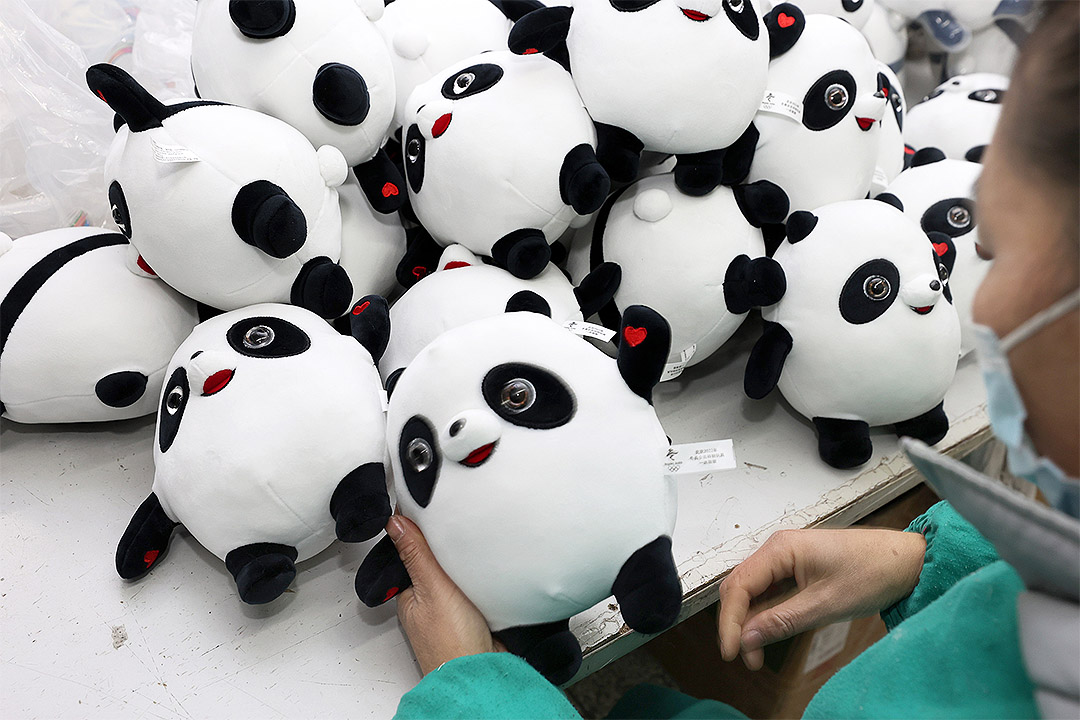 [In Photos] Beijing Olympic Mascot Factory Grants a Peek Inside