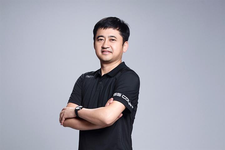 Anta CEO Steps Down in Sportswear Giant’s Biggest C-Suite Shake-Up in ...