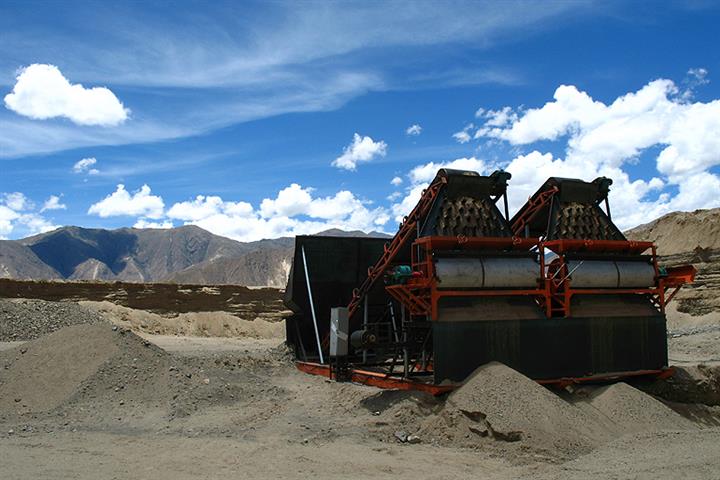 China's Biggest Steelmaker to Take Control of Two More Mining Firms