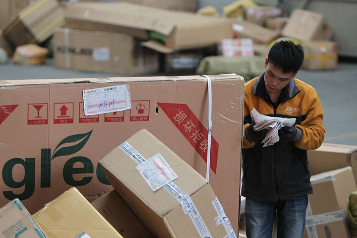 China's Couriers Deliver 100 Million Packages Per Day in World's ...