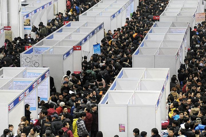 China's Recruiters Offer Higher Salaries for Roles in Beijing
