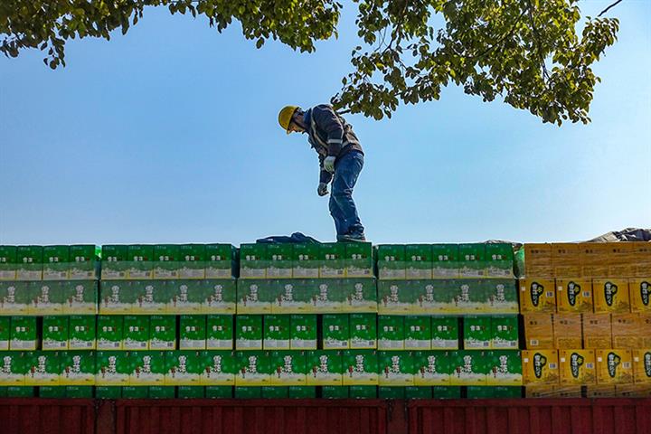 Chinese Beer Giants Enter Gen-Z Battle for Premium Drinkers
