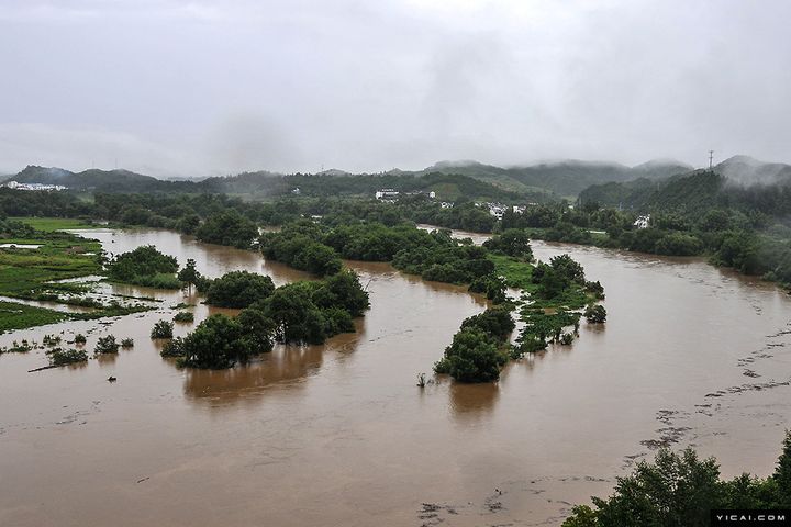 Downpour Wreaks Havoc Among Nearly 230,000 People in China's Jiangxi
