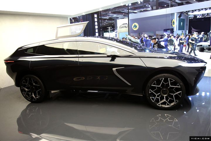 Flashy and Edgy Sports Cars Attract Views at Shanghai Auto Show