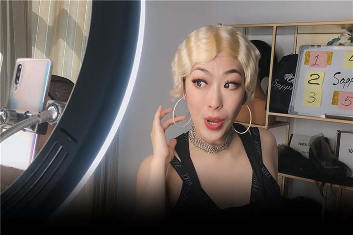 From Factory Towns to Facebook, China’s Livestreamers Take On Exports