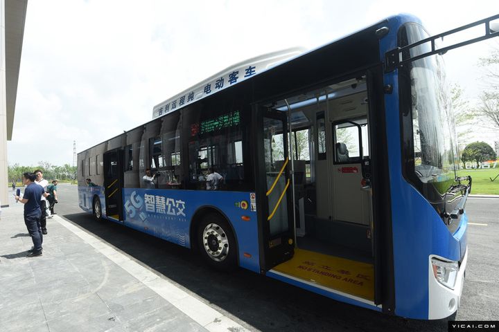 Geely, Huawei Showcase 5G Smart Bus