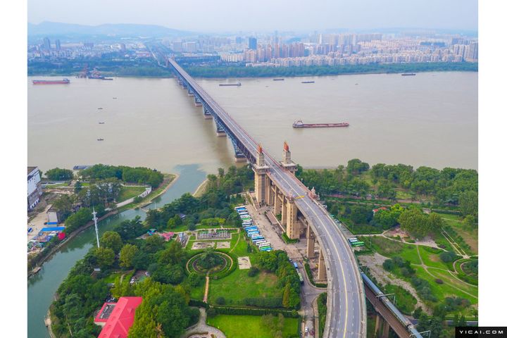 Half-Century Yangtze River Bridge Ends First Overhaul, Re-Opens at Year ...