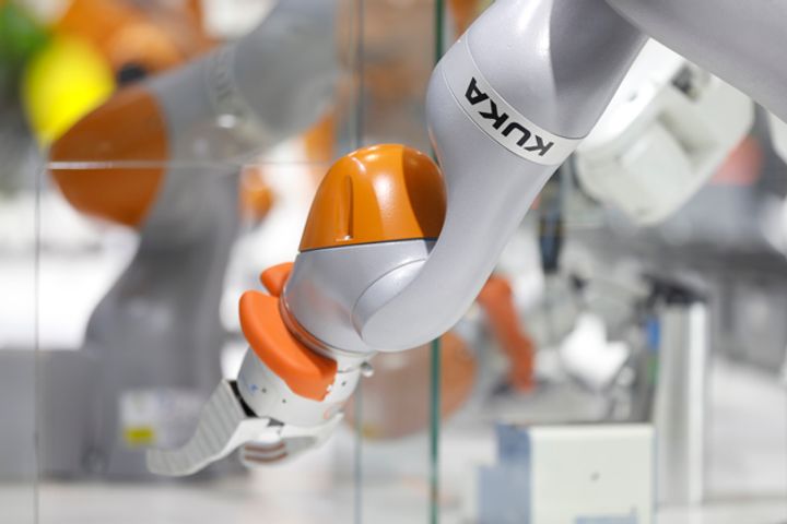 High-End Machinery Shines as Robot Makers Show Off at CIIE