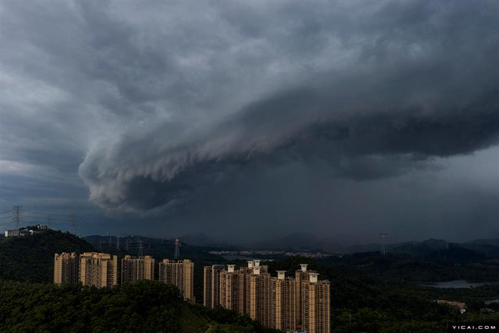 [In Photos] Clouds Sweep Shenzhen Before Typhoon Higos Makes Landfall