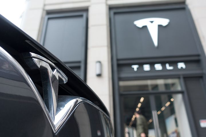 Tesla Shares Tumble After Car Spontaneously Combusts in Shanghai Tesla Shares Tumble After Car Spontaneously Combusts in Shanghai