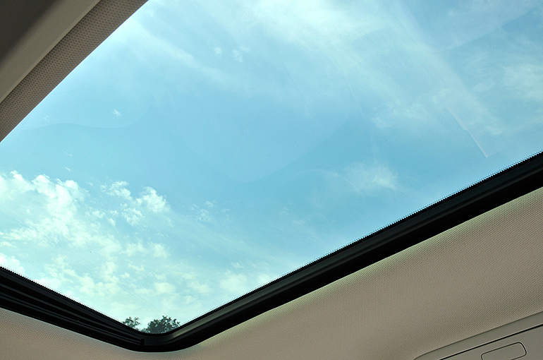 Sunshade Sales Soar on Douyin as NEV Owners Grumble About Panoramic ...