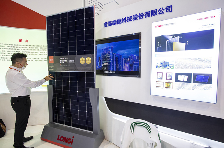 Longi’s Shares Jump as Chinese Solar Giant’s First-Half Profit Gains ...