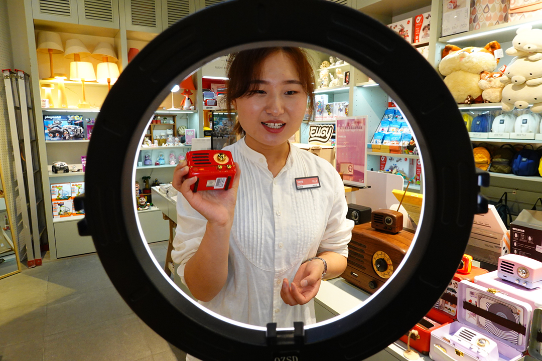 Culture Shop Shows Off Novelties in Shanghai’s Quality Life Live ...